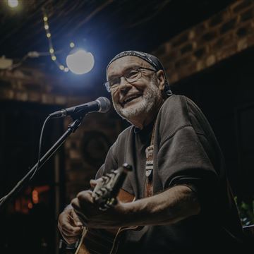 Koos Kombuis | Event Booking | FindMy Entertainment